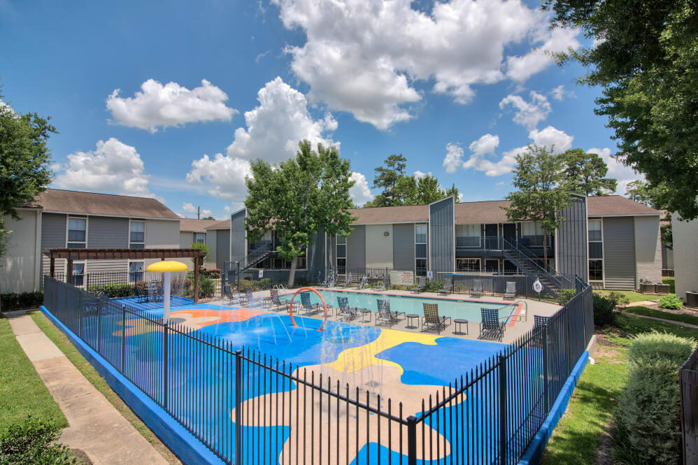 Hamilton Zanze Sells Houston Area Multifamily Community